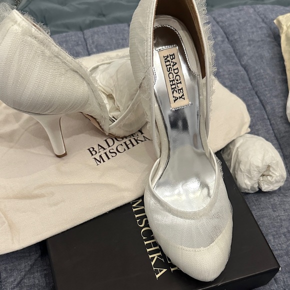 Badgley Mischka | Shoes | Badgley Mischka Ivory Lace Heels | Poshmark